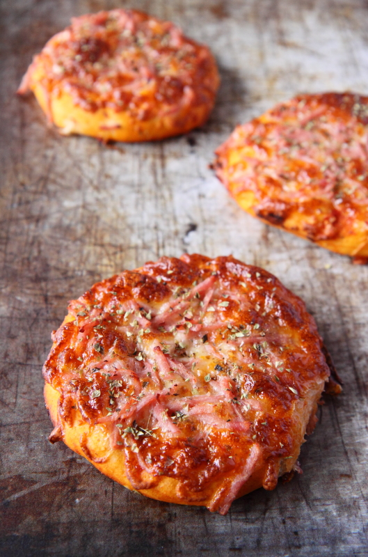 The Big Meowski: Pizzaboller med focacciabund