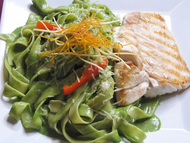 Nos flipa el paiche, el pescado prehistórico de la Amanzonía | Viajes ...