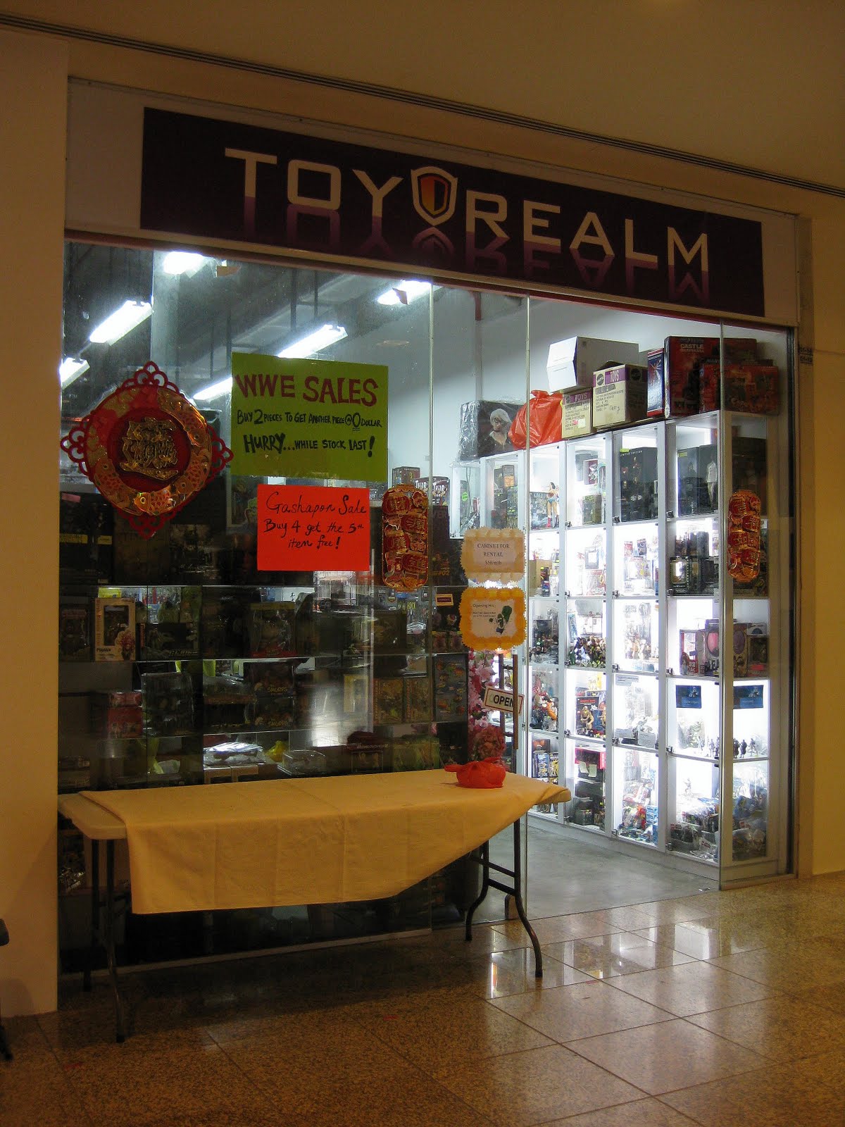 deSMOnd Collection: Toy Realm and Very Cool Stuff