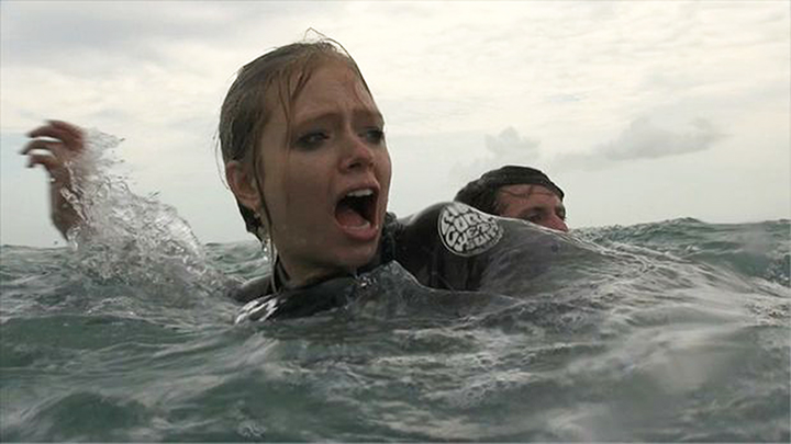 Tubarões aterrorizam náufragos no trailer de 'Mar Aberto 3' | Sangue ...