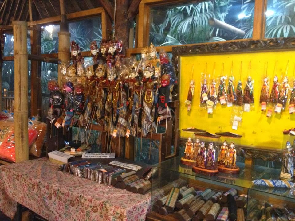 mignonesia: SAUNG ANGKLUNG UDJO, BANDUNG. A MUST VISIT!