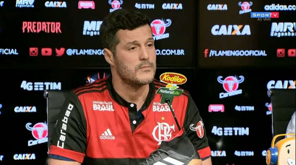 Flamengo espera regularizar Julio Cesar para finais da Taça Guanabara