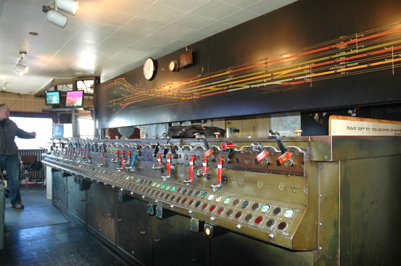 The Position Light: PHOTOS: METRA TOWER A-2 (Western Ave) Part 2 - Inside