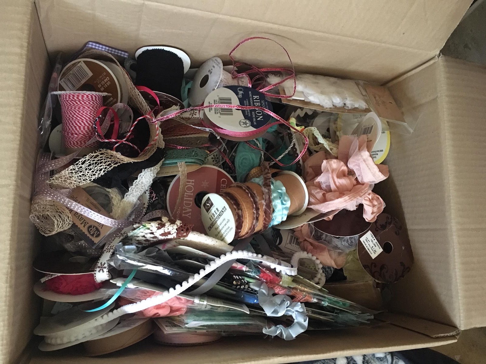Bonjour Scrap !: How do I organize my ribbons
