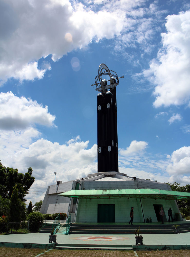 Visiting the Icon of Pontianak: The Equator Monument