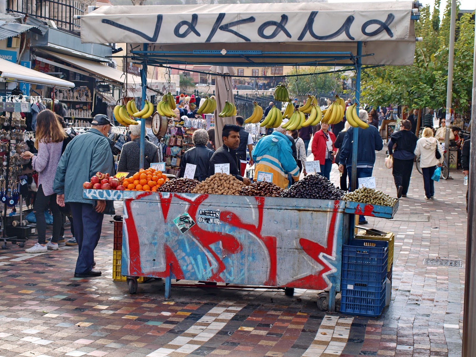 AMATEUR PHOTOGRAPHER: ΜΟΝΑΣΤΗΡΑΚΙ , ΠΛΑΤΕΙΑ, ΔΙΠΛΑ ΣΤΟ ΣΤΑΘΜΟ ΤΟΥ ΜΕΤΡΟ