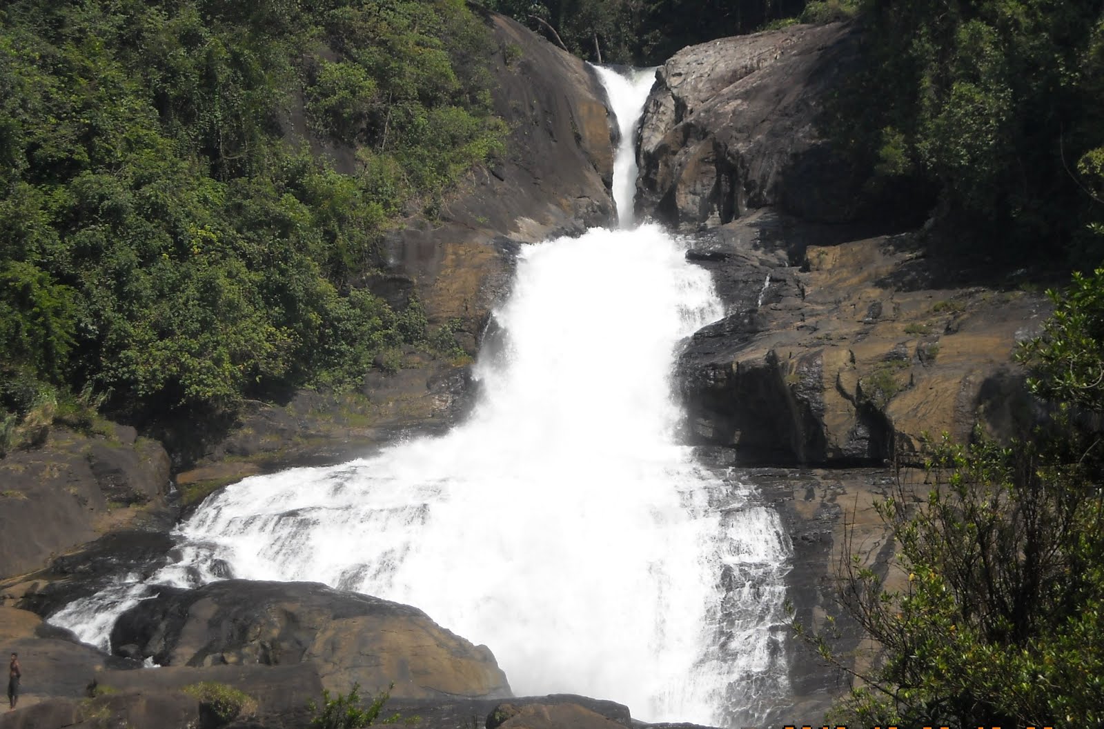 wijayasiri2000: BOPATH ELLA WATERFALL.