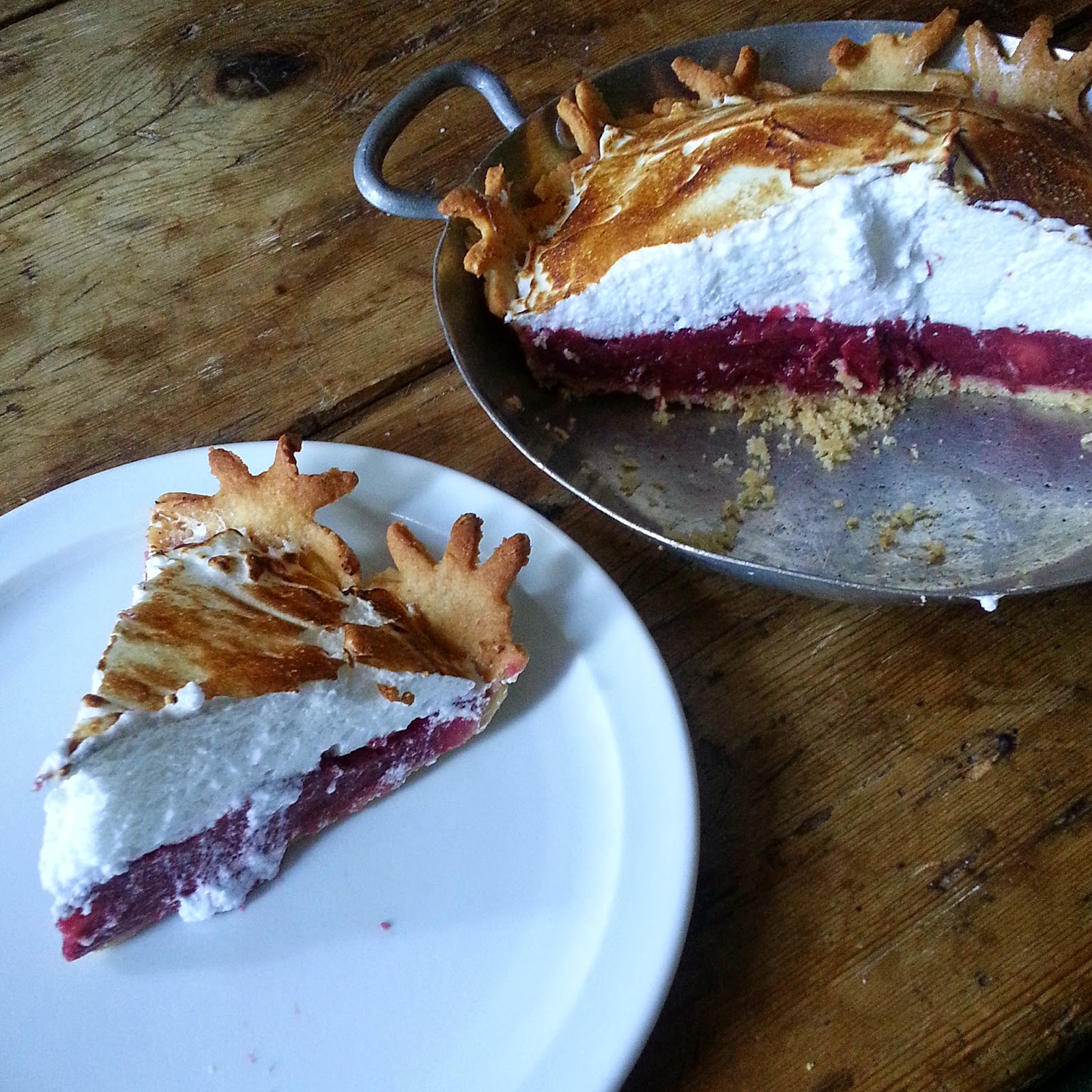 Démoule ton cake: Tarte meringuée rhubarbe/fruits rouges/pomme.
