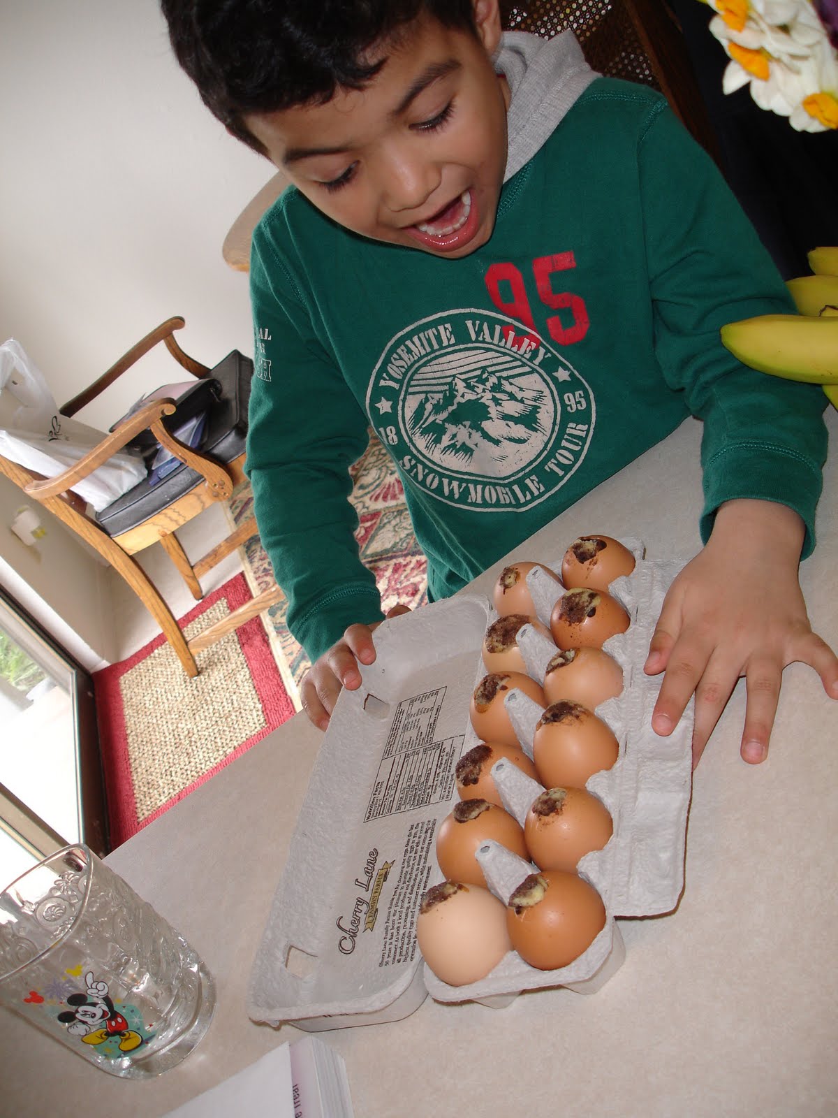 Holly's 101 Cuppycake Challenge: #47 Egg Surprise Cupcakes