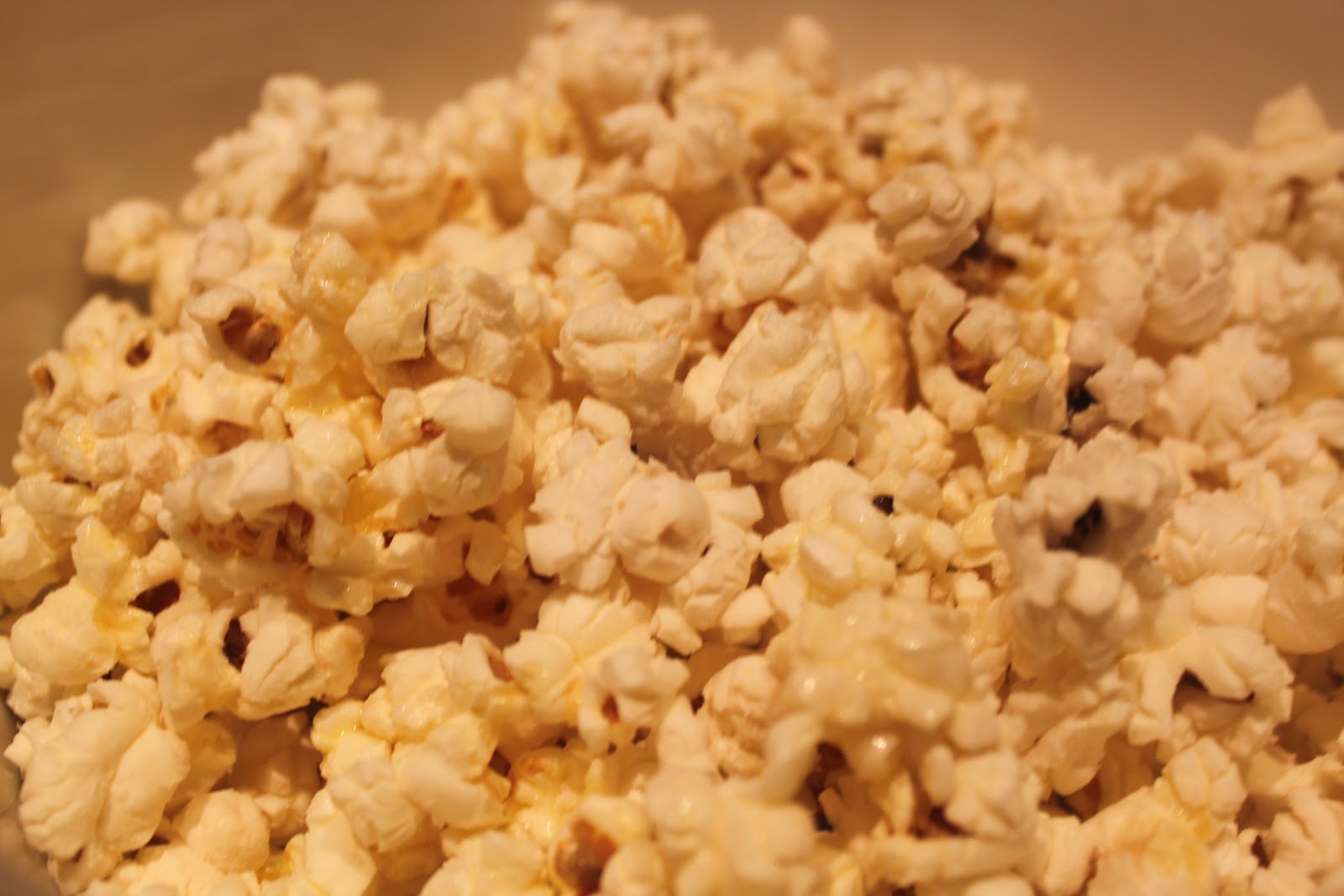 Tales of a Garlic and Onion Lover: Easy (and Cheap!) Popcorn at Home