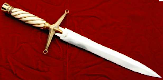 Greek Weapons: Ancient Daggers.