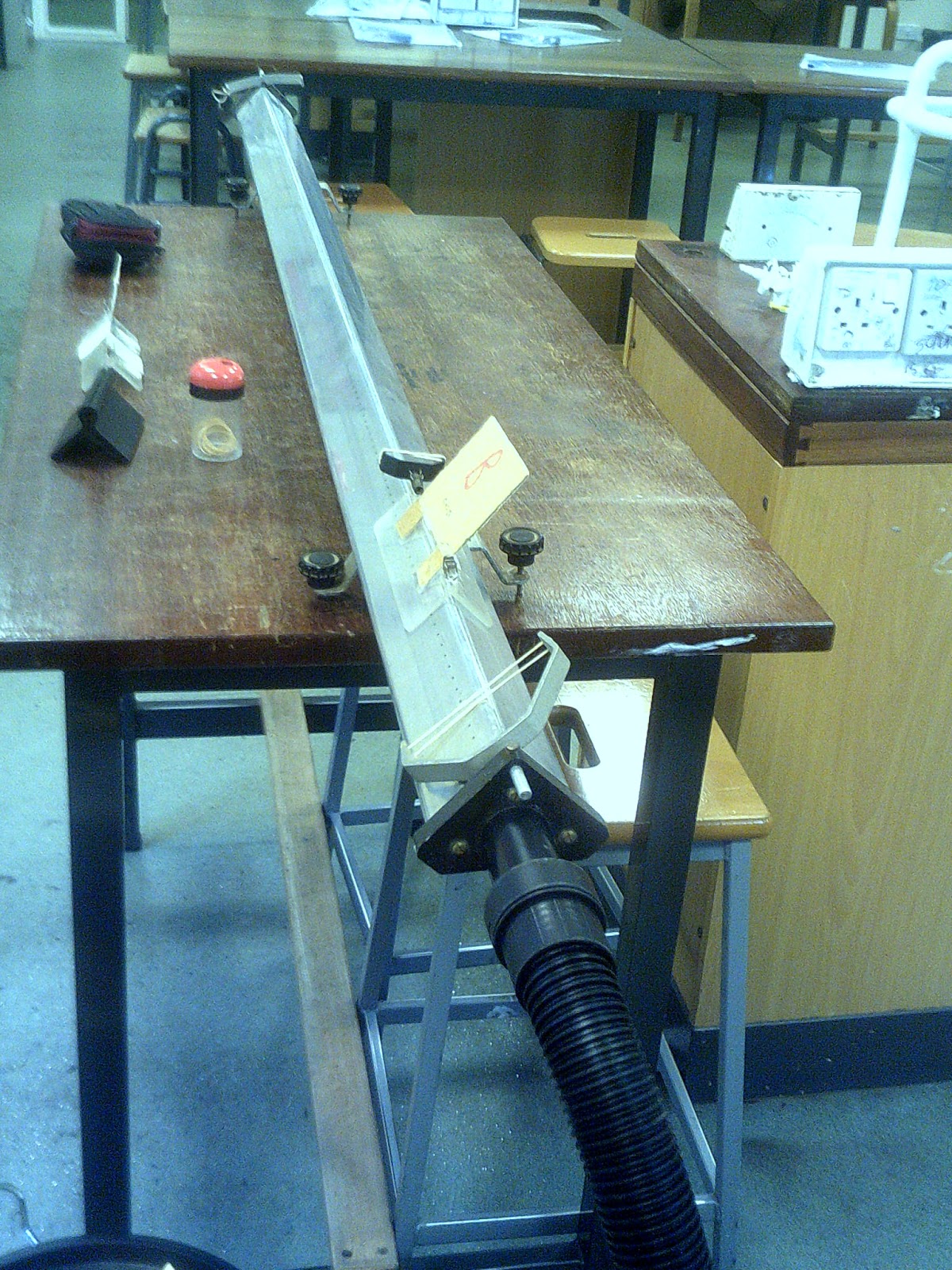 wigton physics: Linear air track