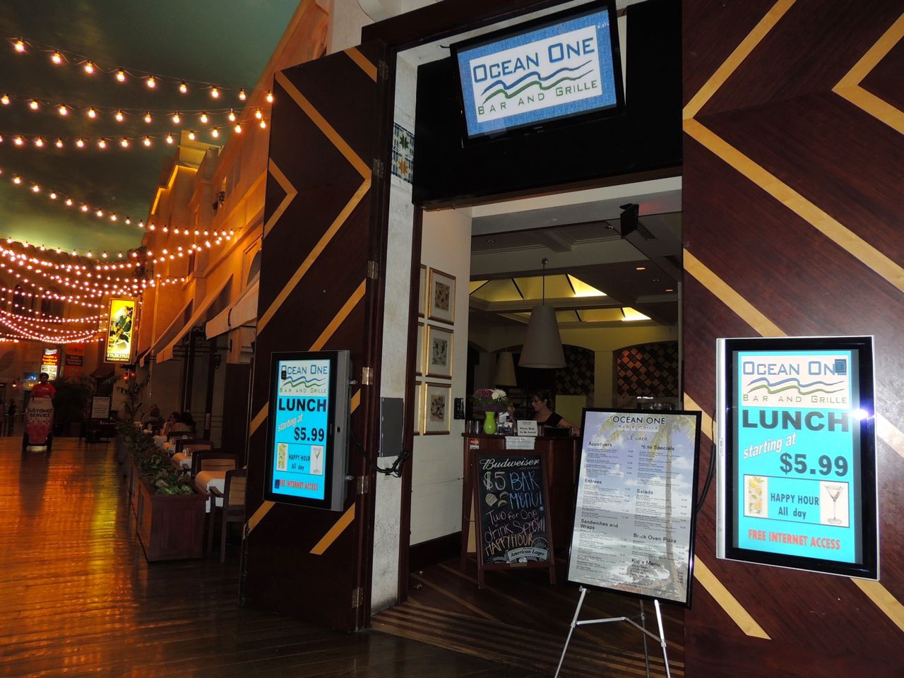 Eat Drink And Be Me: Ocean One Bar and Grille