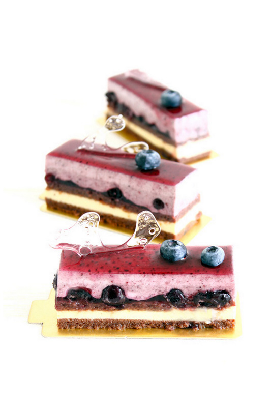 Foodagraphy. By Chelle.: Blueberry vanilla chocolate entremet