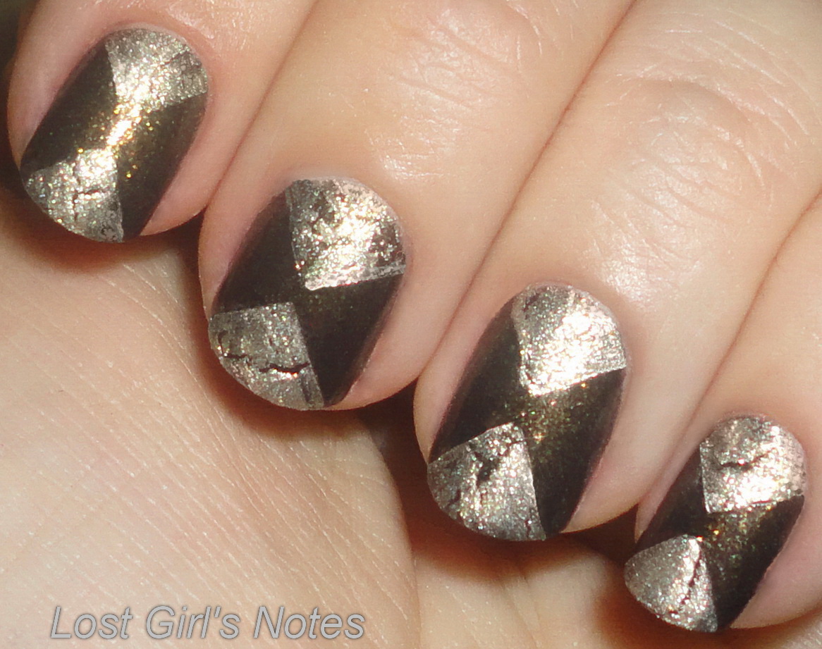 Hourglass Triangle Manicure ~ Lost Girl's Notes