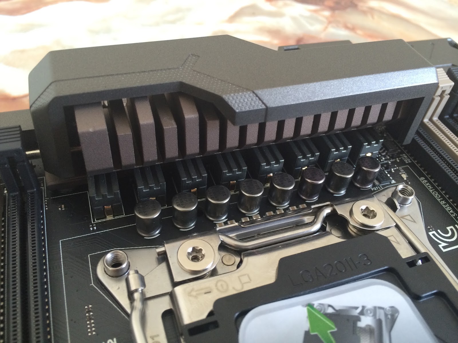 Unboxing & Review: ASUS Sabertooth X99