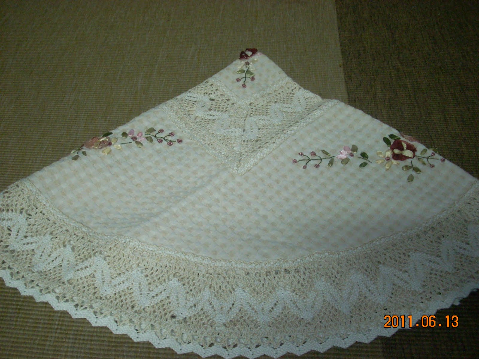 hhraudah: Alas meja sulam bunga riben