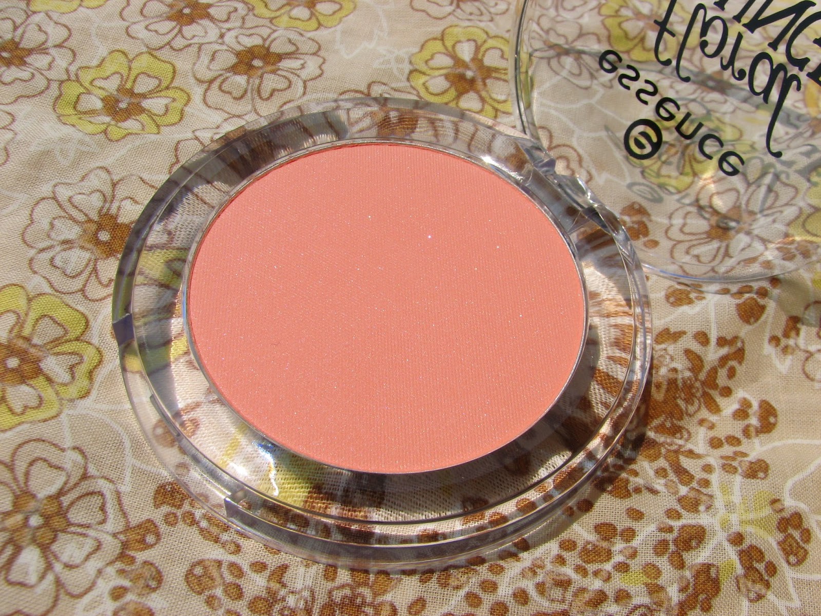 SuperNova Kozmetika: Essence Floral Grunge rumenilo