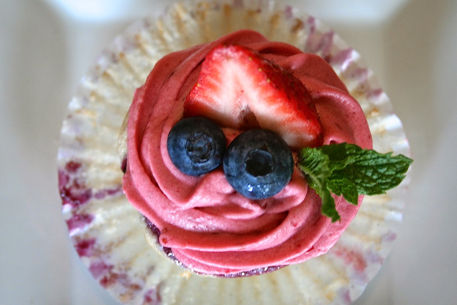 Oregon Transplant: Mixed Berry Cupcakes