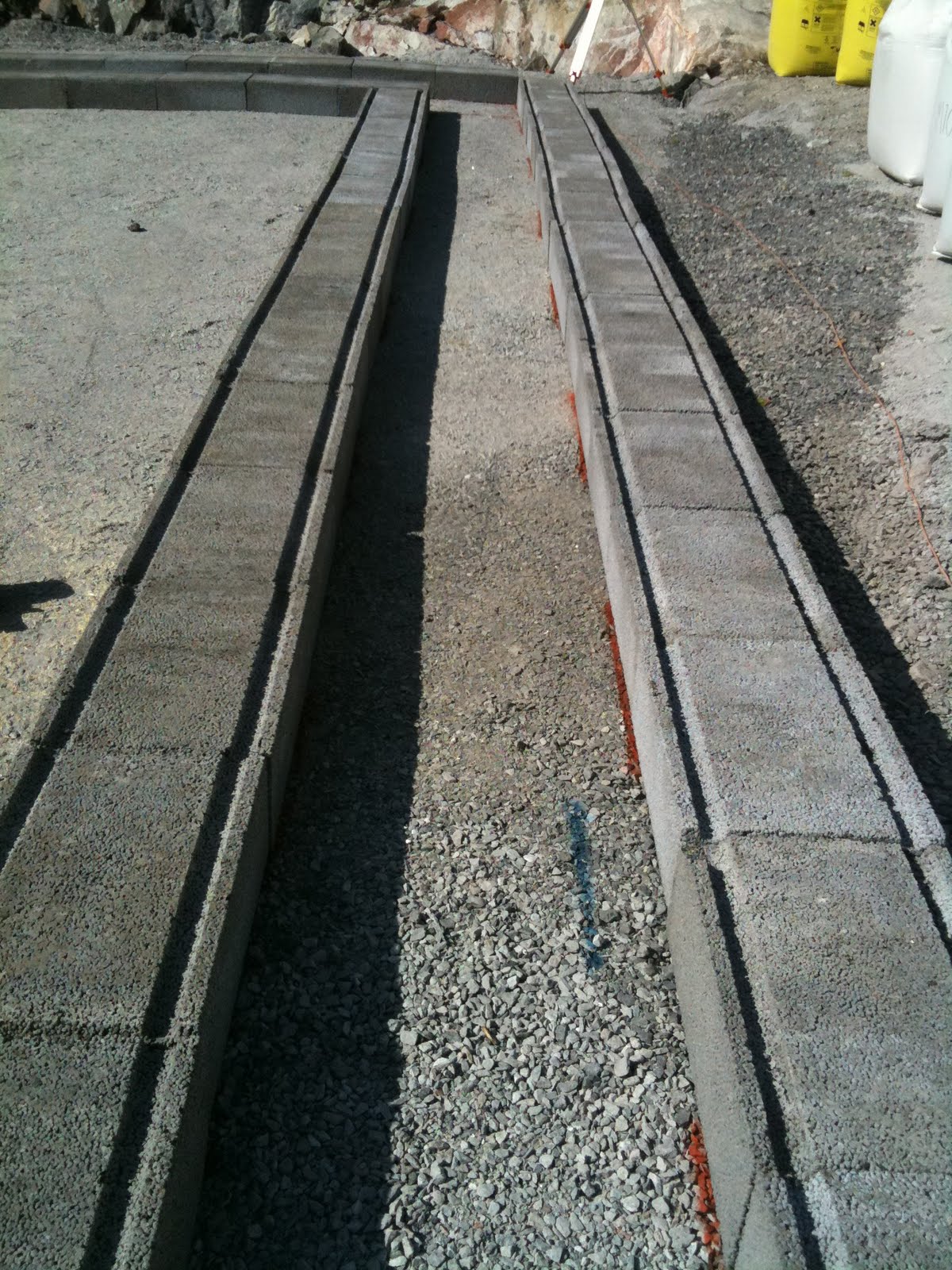 musta peltikatto: Anturamuotit