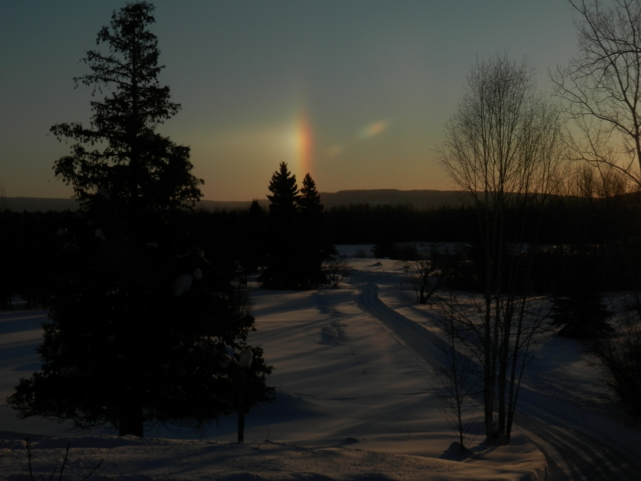 Ain't Life Wild?: Beautiful sundog this morning