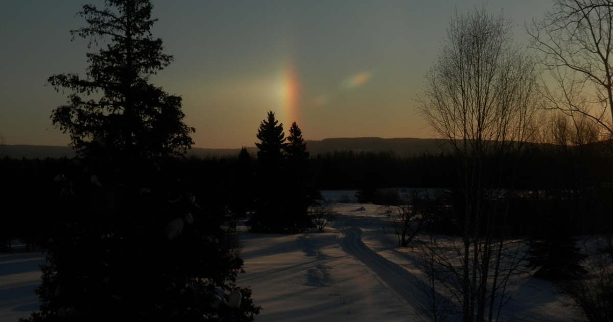 Ain't Life Wild?: Beautiful sundog this morning