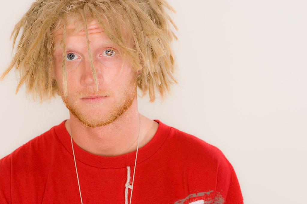 kneetopia: Skiing as a profession?