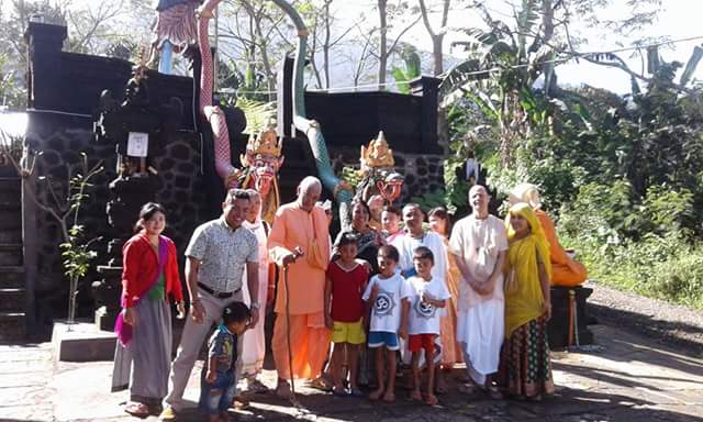 His Grace Sripada Chaitanya Chandra Dasa Guru Maharaja. ~ Sadhu-Guru-Sastra