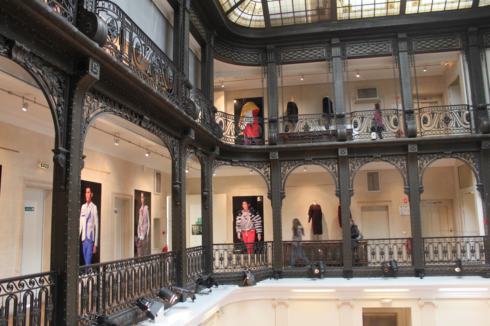 Lady Macarons: ESMOD FRANCE