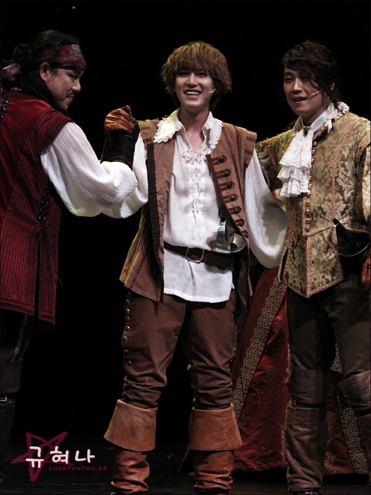 [PHOTOS] Kyuhyun @ The Three Musketeers Musical [111122] ~ GaemGyu Holic