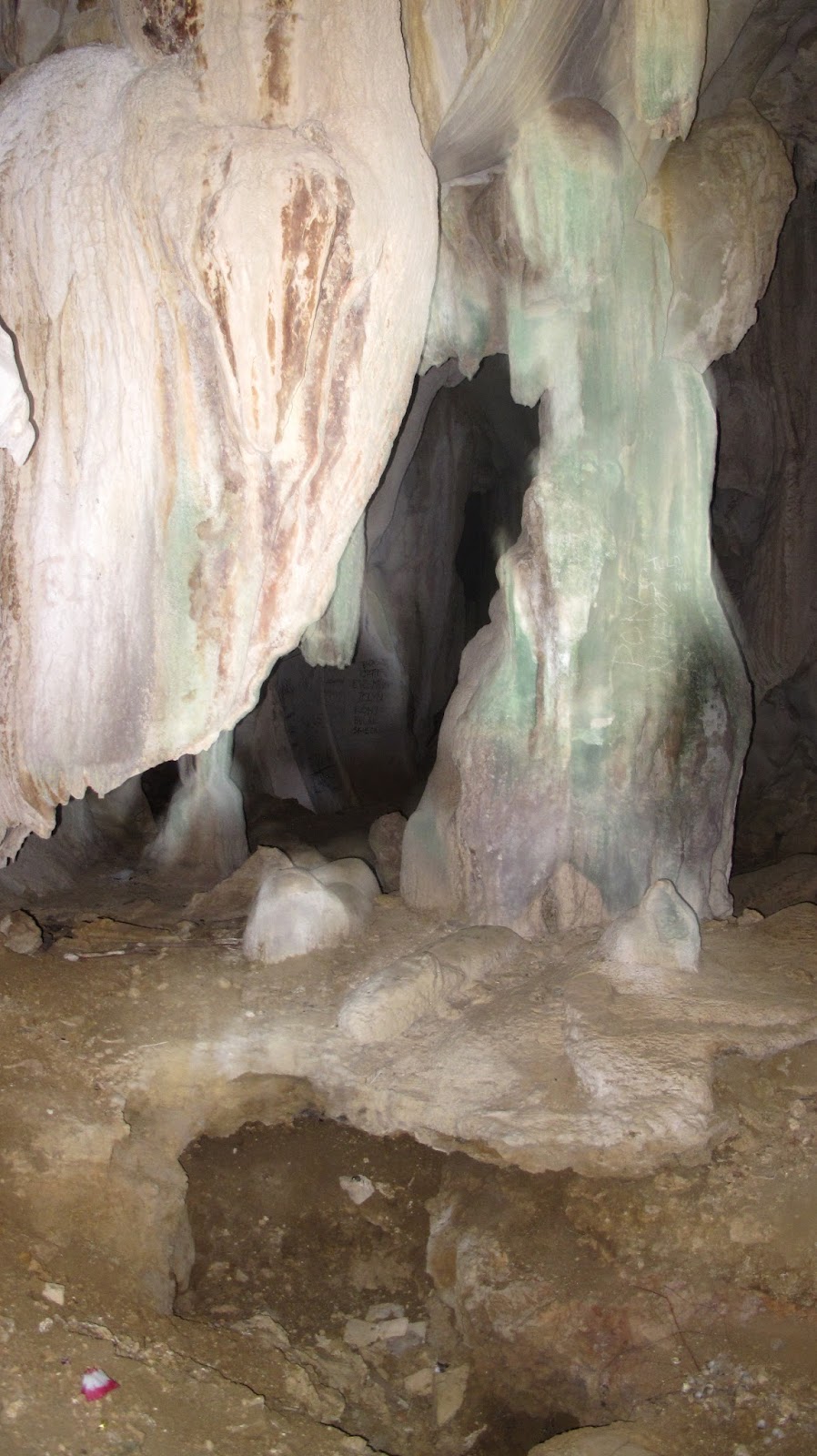 Foot and Fire: Bakwitan Cave of Gigantes Norte, Isla Gigantes, Carles ...