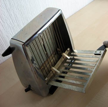 The Hausfrau Journal: Vintage Rowenta toaster: the best thing since ...
