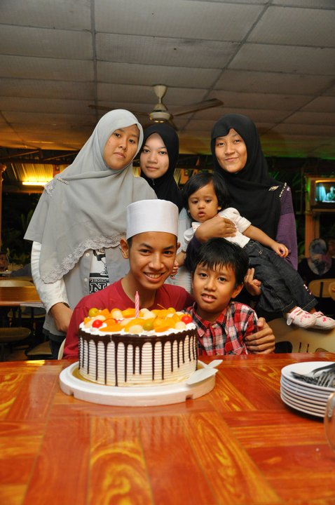 : syAfAf khAirA ...... !!!!!: : happy birthdAy balQis sOfea