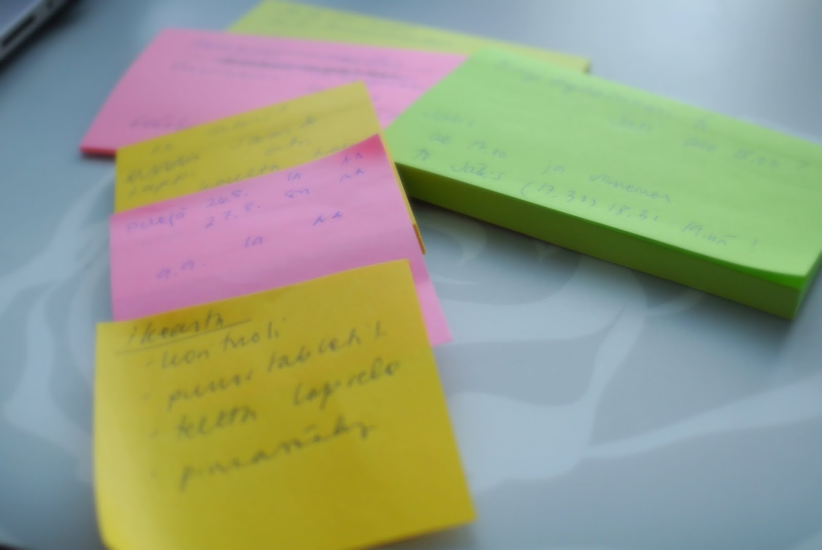 Satuelämää: POST IT-laput...arjen pelastajani