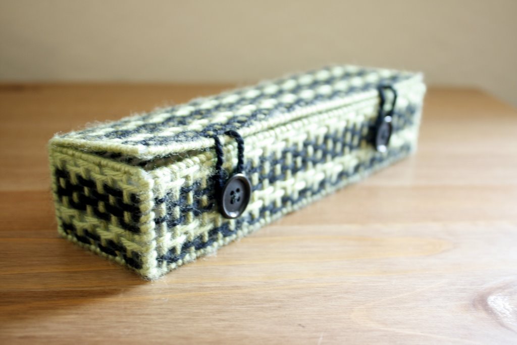 iDo-It-Myself: DIY Plastic Canvas Pencil Boxes