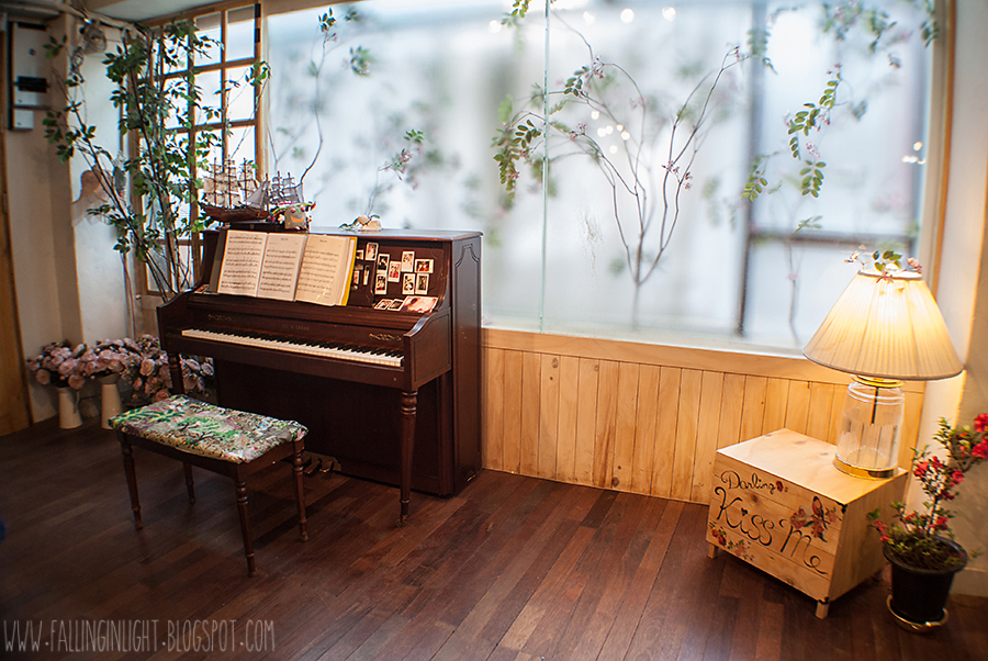 Falling In Light: {Throwback Thursday} - Princess Diary Cafe, Round Two