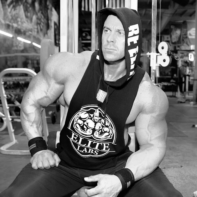 Muscle Lover: Italian mass monster - IFBB Pro bodybuilder Luca Pennazzato