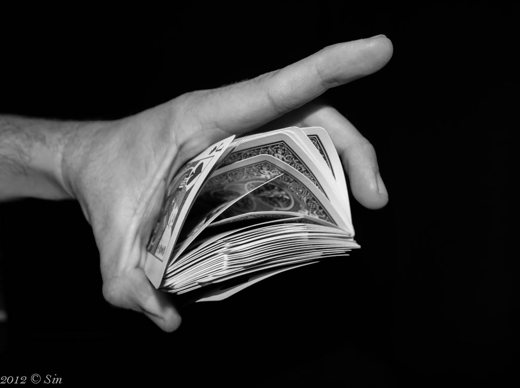 House of Cards: How to Shuffle Cards - One Handed Shuffle