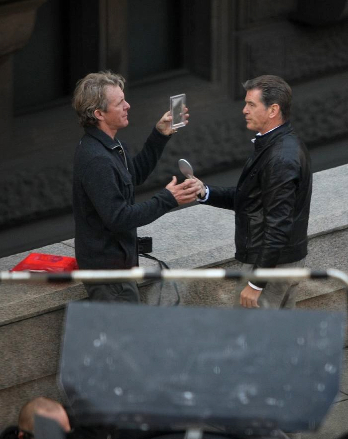 Pierce Brosnan Fanáticos : CURIOUS INB PRAGUE / CURIOSIDADES EN PRAGA