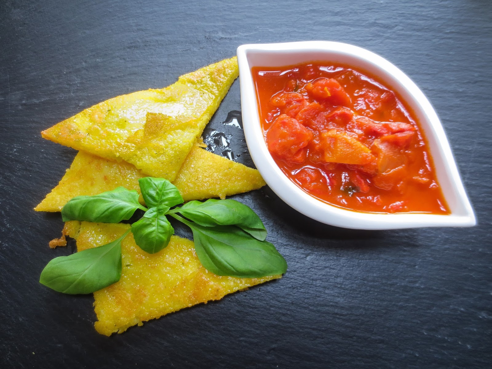 Gebratene Polenta mit Letscho - aus: So genießt Österreich © | meet-mino