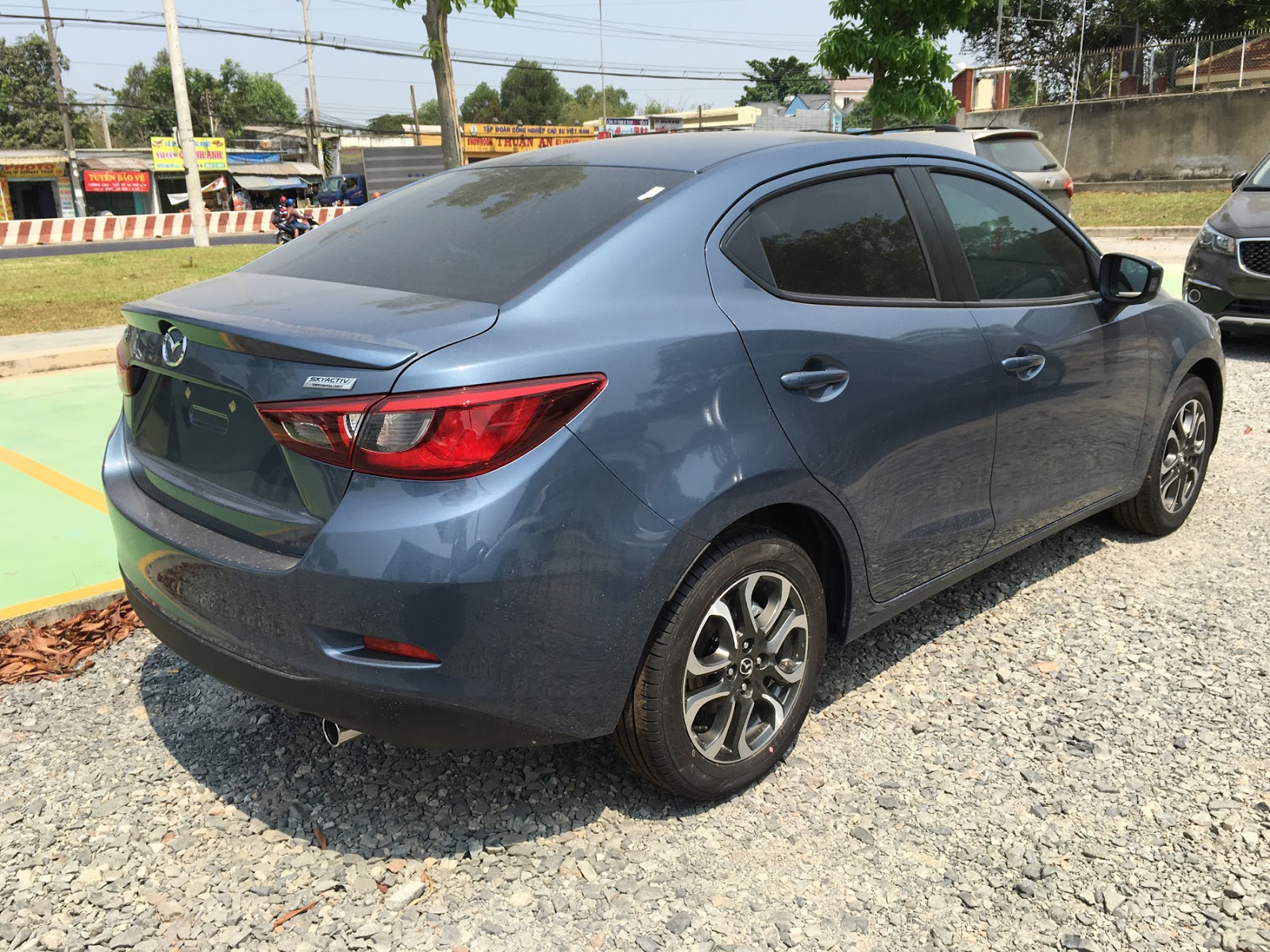 Mazda 2 Facelift 2017 - Xanh 42B | Giá xe Mazda Chính Hãng tại Long Biên