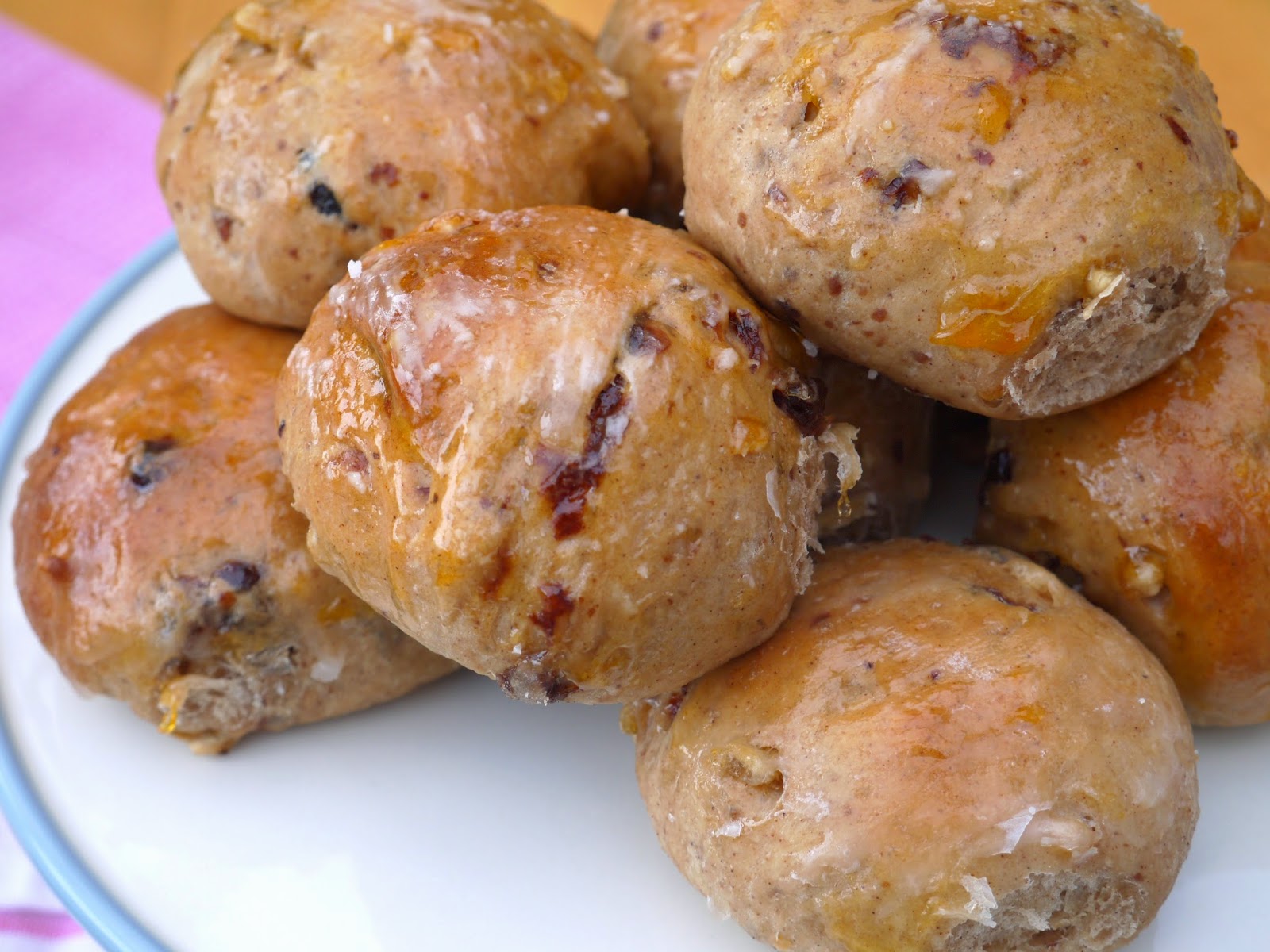 This Muslim Girl Bakes: Spiced Fruit Buns.