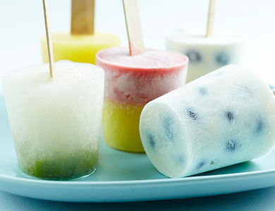 25 Popsicle Recipes // Cool off with a frozen treat! - The Cottage Market