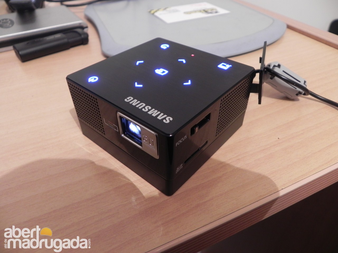 Análise Samsung SP-H03 Projector Portátil | Aberto até de Madrugada