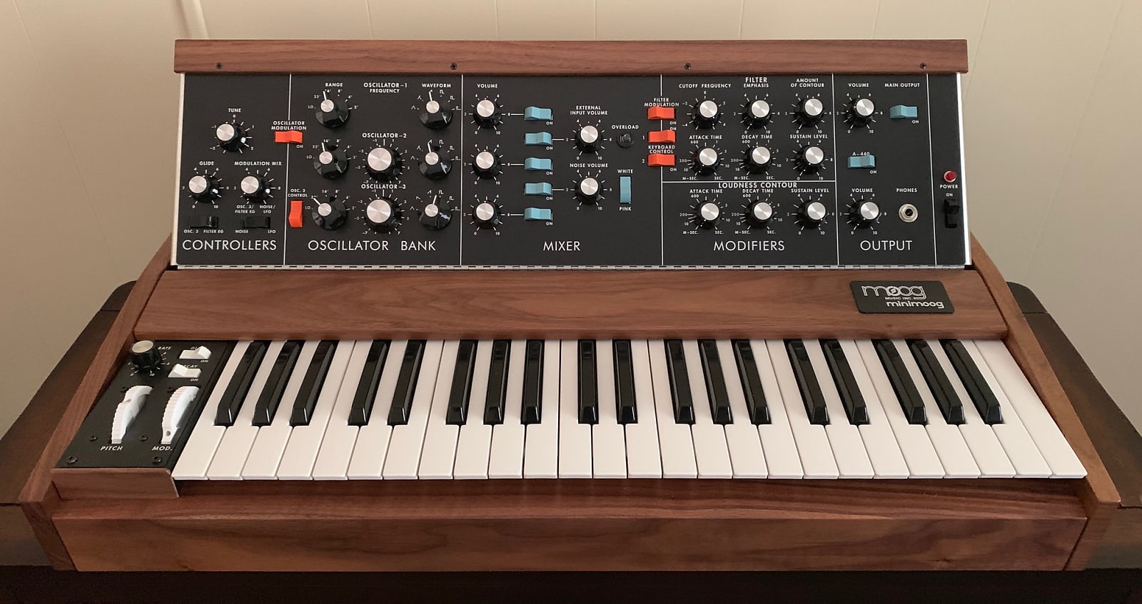 MATRIXSYNTH: Moog MiniMoog Model D Reissue - Rare Walnut Edition