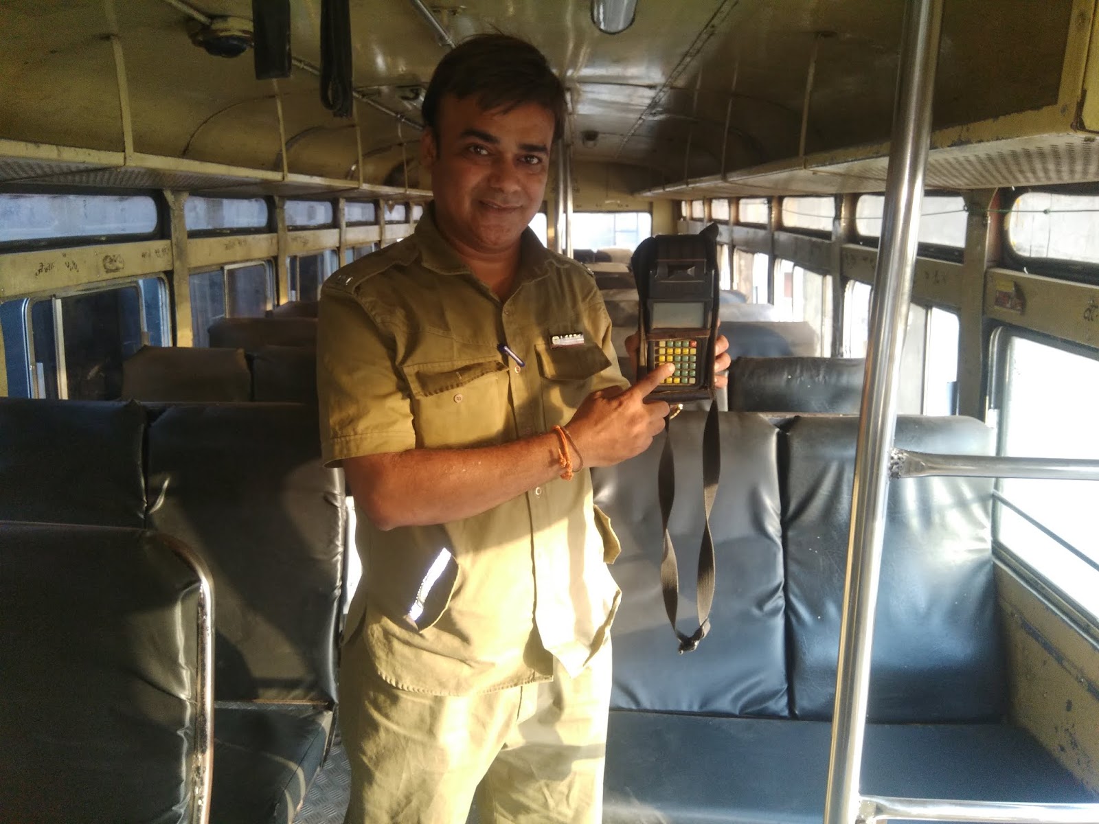 MSRTC DRIVER CONDUCTOR MAHARASHTRA ETIM TICKET MACHINE PLATFORM BUS STAND