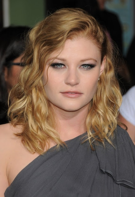 Emilie de Ravin Hairstyles 2017 - HairStyle Ideas