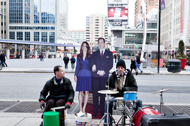 2 for Couples magazine shows around the royal couple of the moment