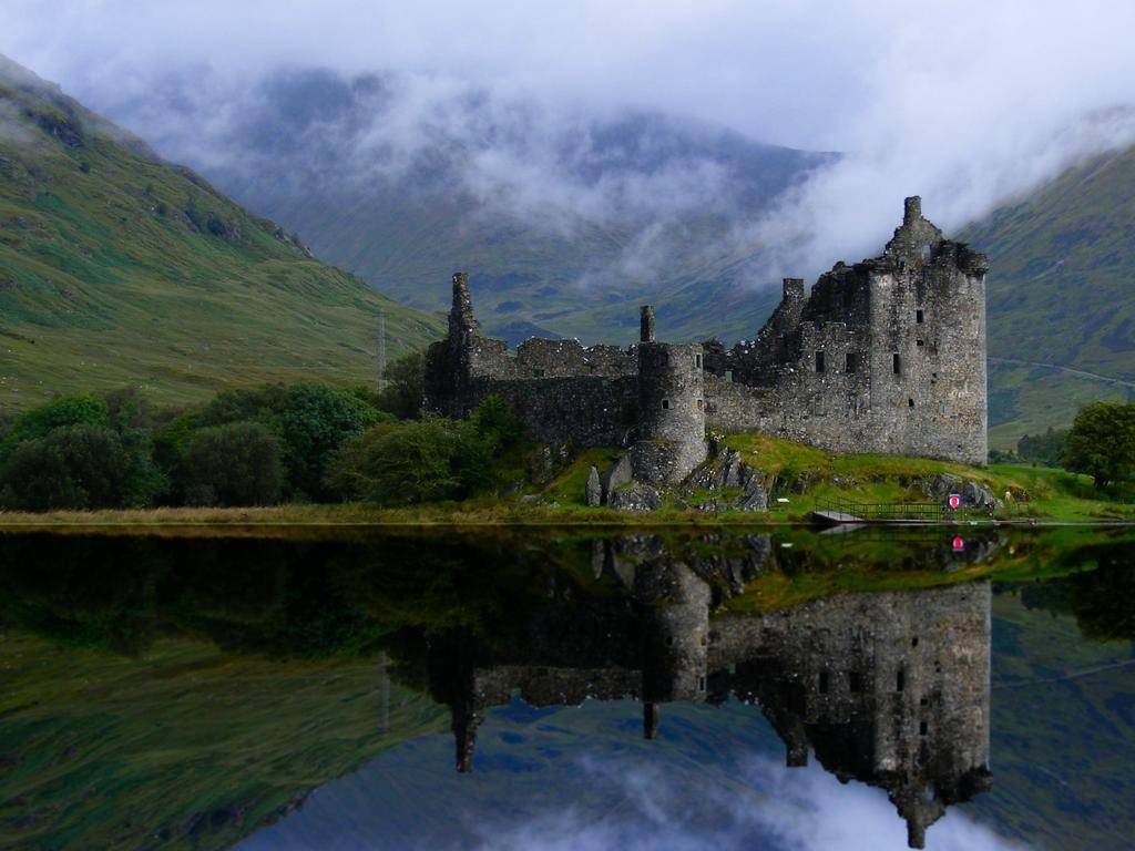 Deserted Places: The abandoned Kilchurn Castle in Scotland