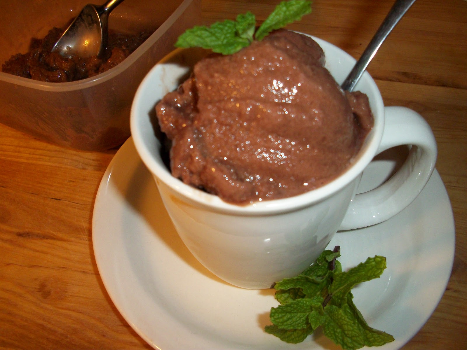 Cooking with love ! : Inghetata de ciocolata cu rom... super simpla ...